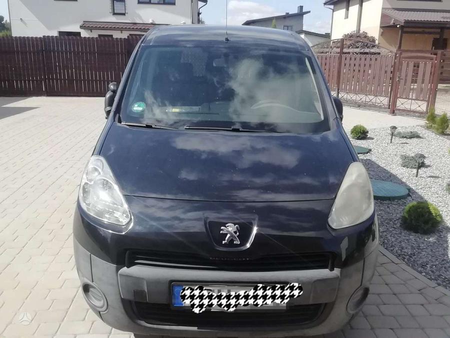 Black Peugeot Partner 2012 in Kaunas, with an engine capacity of 1.56 L and mileage of 276 thousand km for 3000 €, photo 3 on AUTOMOTO.COM.LV