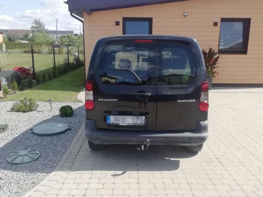 Black Peugeot Partner 2012 in Kaunas, with an engine capacity of 1.56 L and mileage of 276 thousand km for 3000 €, photo 4 on AUTOMOTO.COM.LV