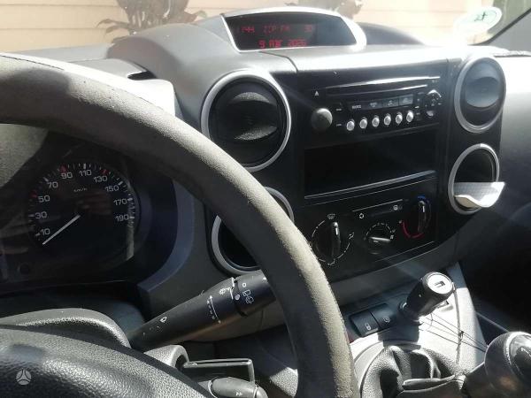 Black Peugeot Partner 2012 in Kaunas, with an engine capacity of 1.56 L and mileage of 276 thousand km for 3000 €, photo 7 on AUTOMOTO.COM.LV