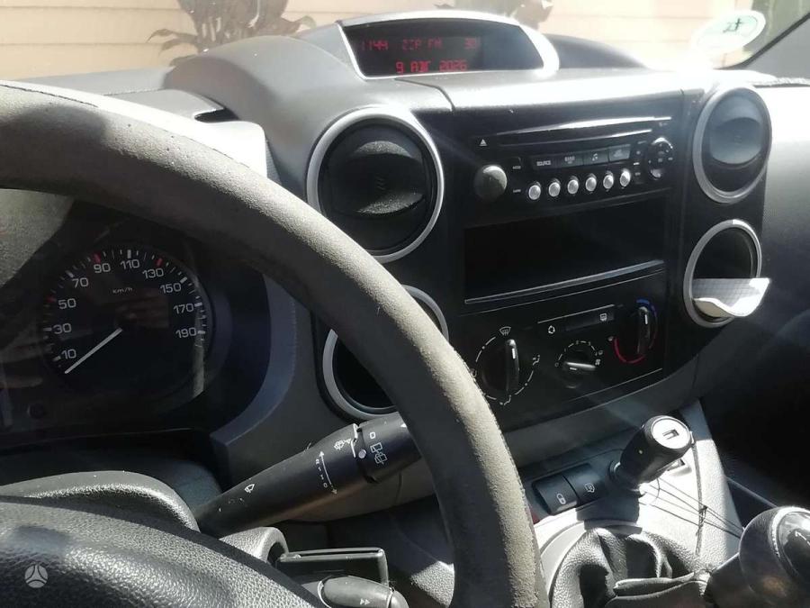Black Peugeot Partner 2012 in Kaunas, with an engine capacity of 1.56 L and mileage of 276 thousand km for 3000 €, photo 7 on AUTOMOTO.COM.LV