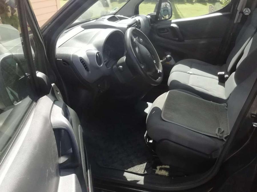 Black Peugeot Partner 2012 in Kaunas, with an engine capacity of 1.56 L and mileage of 276 thousand km for 3000 €, photo 9 on AUTOMOTO.COM.LV