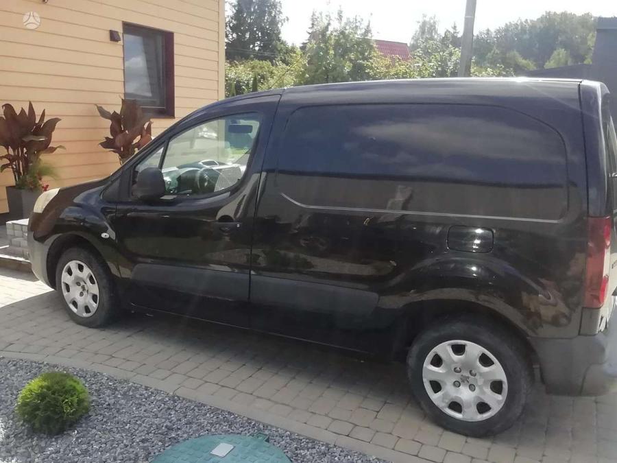 Black Peugeot Partner 2012 in Kaunas, with an engine capacity of 1.56 L and mileage of 276 thousand km for 3000 €, photo 10 on AUTOMOTO.COM.LV