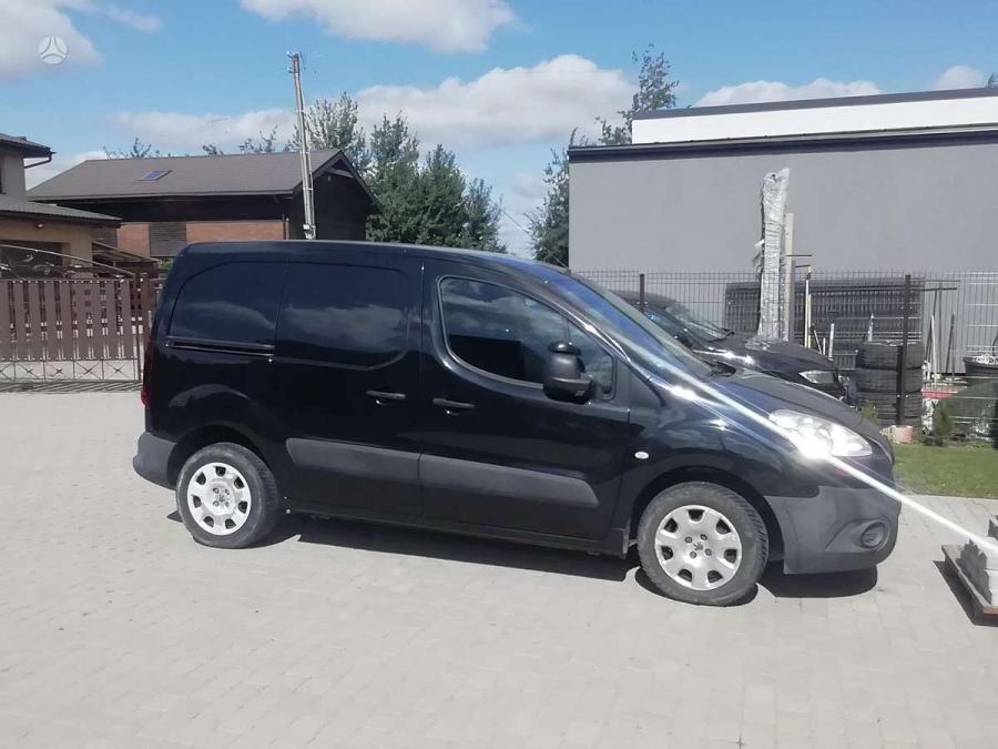 Black Peugeot Partner 2012 in Kaunas, with an engine capacity of 1.56 L and mileage of 276 thousand km for 3000 €, photo 12 on AUTOMOTO.COM.LV
