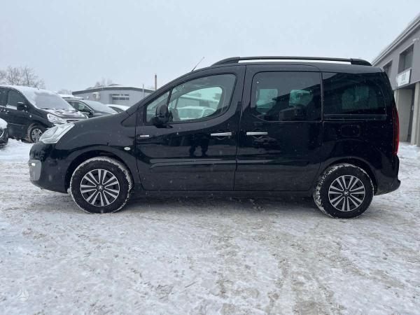 Black Peugeot Partner 2018 in Siauliai, with an engine capacity of 1.20 L and mileage of 160 thousand km for 5350 €, photo 8 on AUTOMOTO.COM.LV