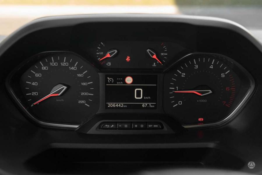Black Peugeot Partner 2019 in Vilnius, with an engine capacity of 1.50 L and mileage of 206 thousand km for 8600 €, photo 23 on AUTOMOTO.COM.LV