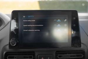 Black Peugeot Partner 2019 in Vilnius, with an engine capacity of 1.50 L and mileage of 206 thousand km for 8600 €, photo 25 on AUTOMOTO.COM.LV