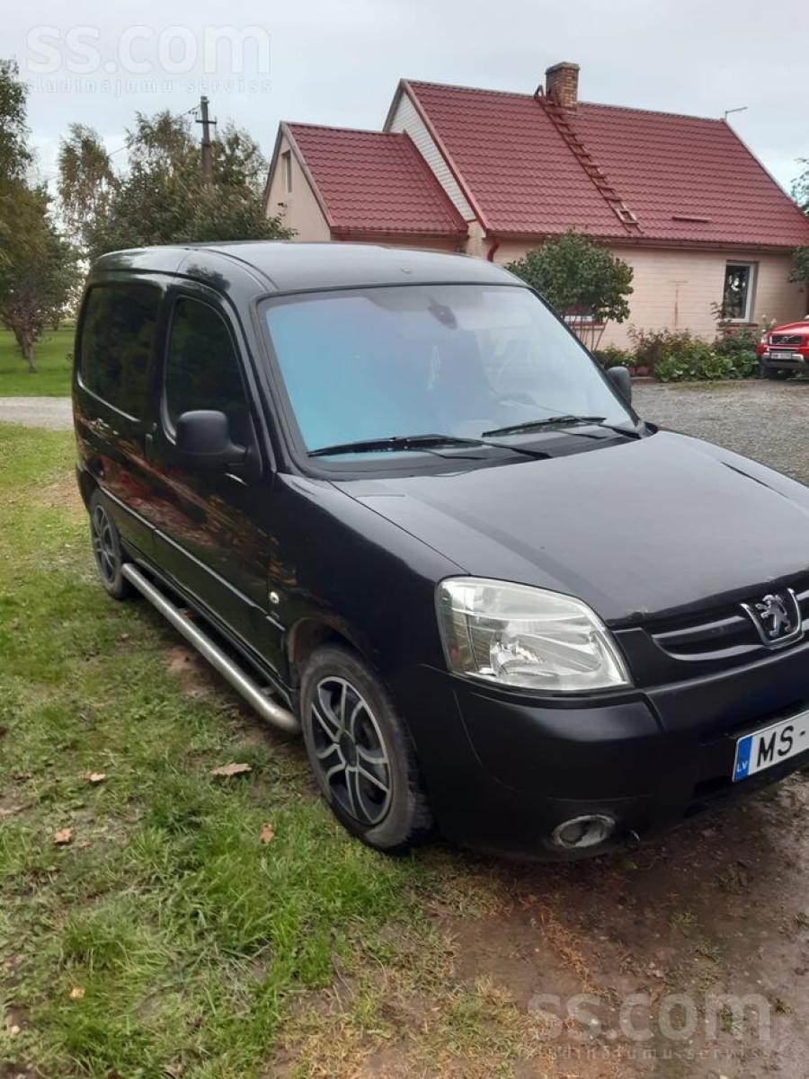 Black Peugeot Partner 2008 in Saldus, with an engine capacity of 1.60 L and mileage of 300 thousand km for 400 €, photo 4 on AUTOMOTO.COM.LV