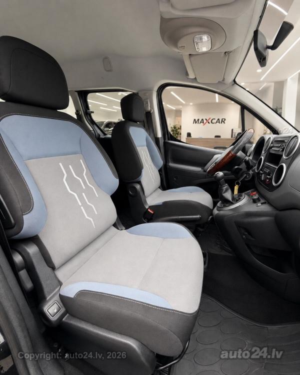 Black Peugeot Partner 2015 in Tallinn, with an engine capacity of 1.60 L and mileage of 149 thousand km for 3499 €, photo 9 on AUTOMOTO.COM.LV