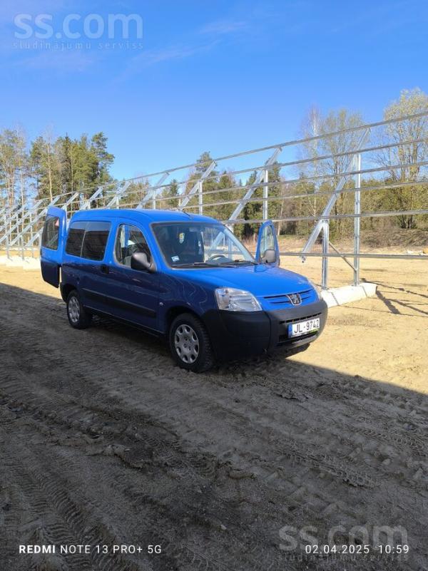Blue Peugeot Partner 2006 in Riga, with an engine capacity of 1.60 L and mileage of 410 thousand km for 3750 €, photo 6 on AUTOMOTO.COM.LV
