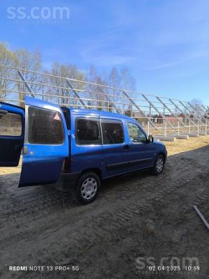 Blue Peugeot Partner 2006 in Riga, with an engine capacity of 1.60 L and mileage of 410 thousand km for 5750 €, photo 7 on AUTOMOTO.COM.LV