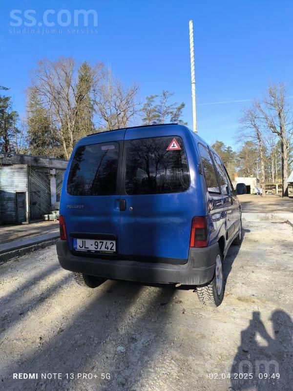Blue Peugeot Partner 2006 in Riga, with an engine capacity of 1.60 L and mileage of 410 thousand km for 3750 €, photo 10 on AUTOMOTO.COM.LV