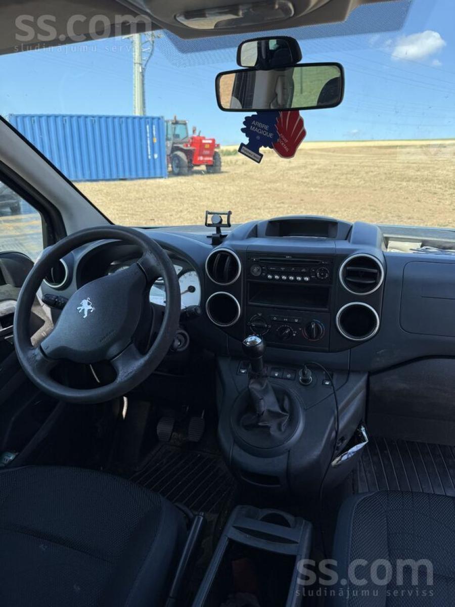 Zils Peugeot Partner 2009 Rīga, ar dzinēja tilpumu 1.60 L un nobraukumu 282 tūkst. km par 2200 €, foto 4 vietnē AUTOMOTO.COM.LV