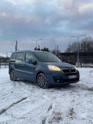 Blue Peugeot Partner 2017 in Kaunas, with an engine capacity of 1.56 L and mileage of 224 thousand km for 5700 €, photo  on AUTOMOTO.COM.LV