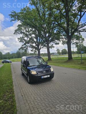 Blue Peugeot Partner 2005 in Valmiera, with an engine capacity of 1.90 L and mileage of 217 thousand km for 1750 €, photo 6 on AUTOMOTO.COM.LV