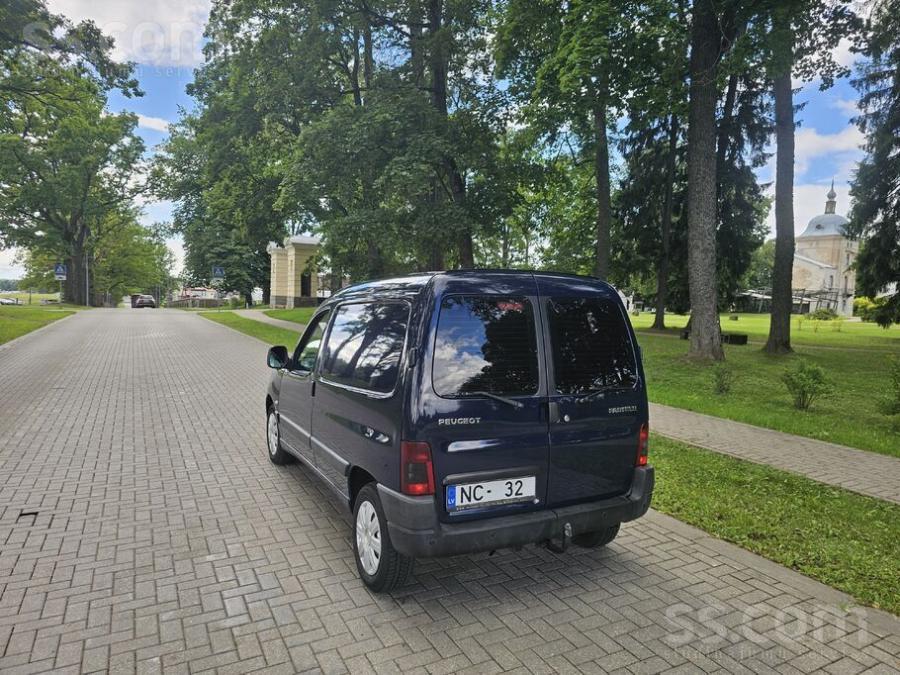 Blue Peugeot Partner 2005 in Valmiera, with an engine capacity of 1.90 L and mileage of 217 thousand km for 1750 €, photo 7 on AUTOMOTO.COM.LV