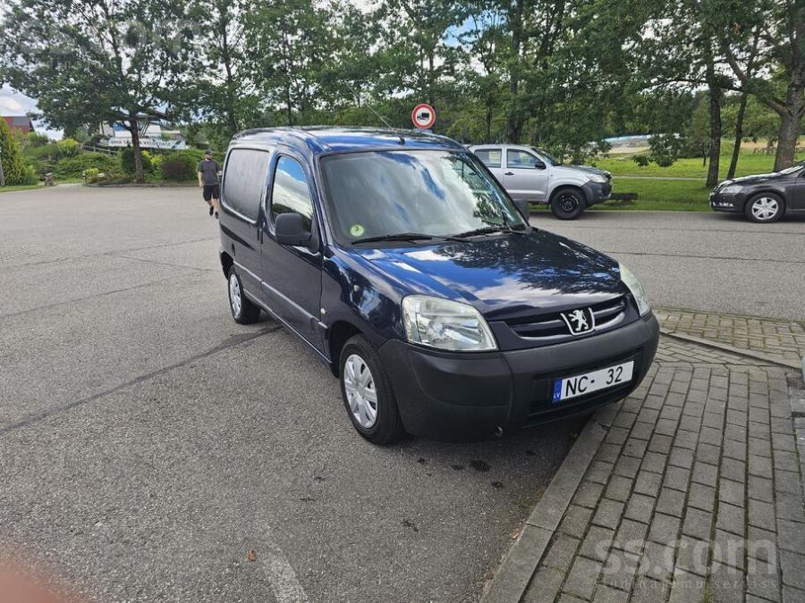 Blue Peugeot Partner 2005 in Valmiera, with an engine capacity of 1.90 L and mileage of 217 thousand km for 1750 €, photo 8 on AUTOMOTO.COM.LV