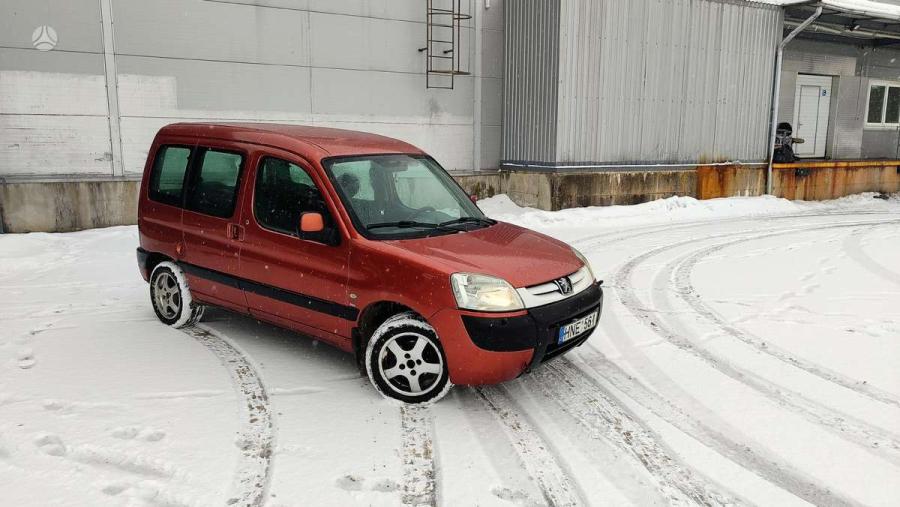 Brown Peugeot Partner 2004 in Vilnius, with an engine capacity of 2.00 L and mileage of 361 thousand km for 999 €, photo 1 on AUTOMOTO.COM.LV