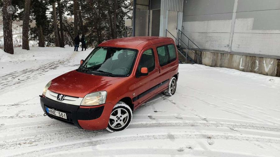 Brown Peugeot Partner 2004 in Vilnius, with an engine capacity of 2.00 L and mileage of 361 thousand km for 999 €, photo 2 on AUTOMOTO.COM.LV