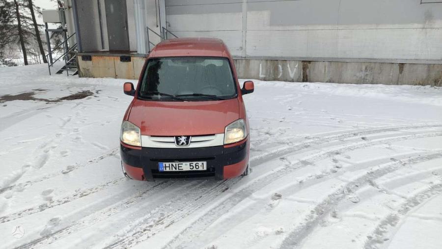 Brown Peugeot Partner 2004 in Vilnius, with an engine capacity of 2.00 L and mileage of 361 thousand km for 999 €, photo 3 on AUTOMOTO.COM.LV