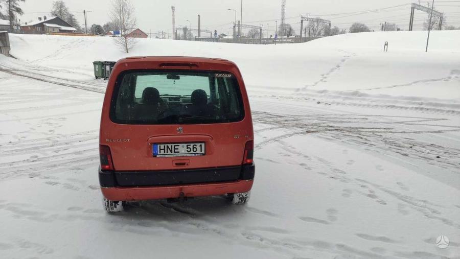 Brown Peugeot Partner 2004 in Vilnius, with an engine capacity of 2.00 L and mileage of 361 thousand km for 999 €, photo 6 on AUTOMOTO.COM.LV