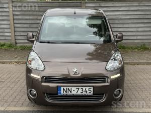 Brown Peugeot Partner 2012 in Jelgava, with an engine capacity of 1.60 L and mileage of 304 thousand km for 3800 €, photo 3 on AUTOMOTO.COM.LV