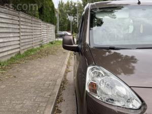 Brown Peugeot Partner 2012 in Jelgava, with an engine capacity of 1.60 L and mileage of 304 thousand km for 3800 €, photo 10 on AUTOMOTO.COM.LV