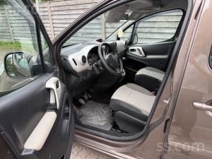 Brown Peugeot Partner 2012 in Jelgava, with an engine capacity of 1.60 L and mileage of 304 thousand km for 3800 €, photo 12 on AUTOMOTO.COM.LV