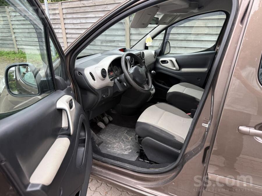 Brown Peugeot Partner 2012 in Jelgava, with an engine capacity of 1.60 L and mileage of 304 thousand km for 3800 €, photo 12 on AUTOMOTO.COM.LV