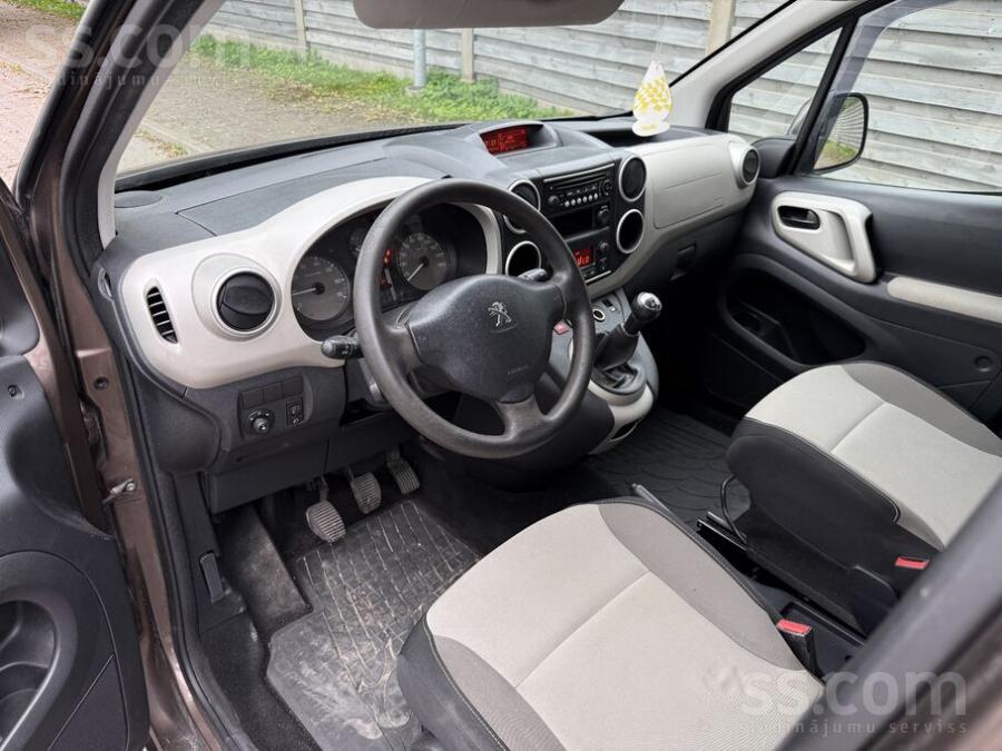 Brown Peugeot Partner 2012 in Jelgava, with an engine capacity of 1.60 L and mileage of 304 thousand km for 3800 €, photo 13 on AUTOMOTO.COM.LV