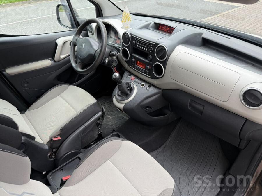 Brown Peugeot Partner 2012 in Jelgava, with an engine capacity of 1.60 L and mileage of 304 thousand km for 3800 €, photo 16 on AUTOMOTO.COM.LV