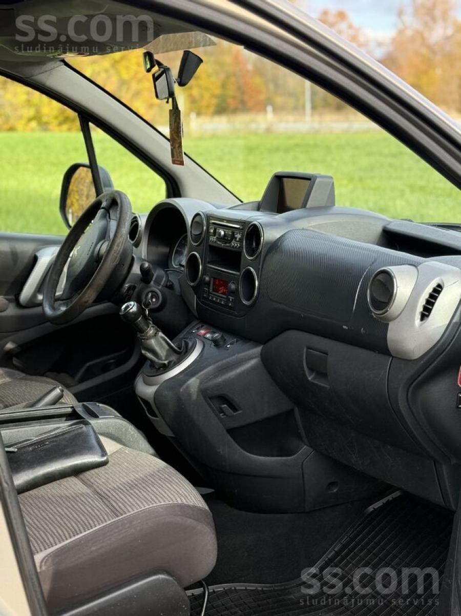 Brown Peugeot Partner 2009 in Kuldiga, with an engine capacity of 1.60 L and mileage of 496 thousand km for 1500 €, photo 7 on AUTOMOTO.COM.LV