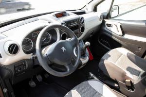 Brown Peugeot Partner 2013 in Kaunas, with an engine capacity of 1.56 L and mileage of 287 thousand km for 5200 €, photo 8 on AUTOMOTO.COM.LV