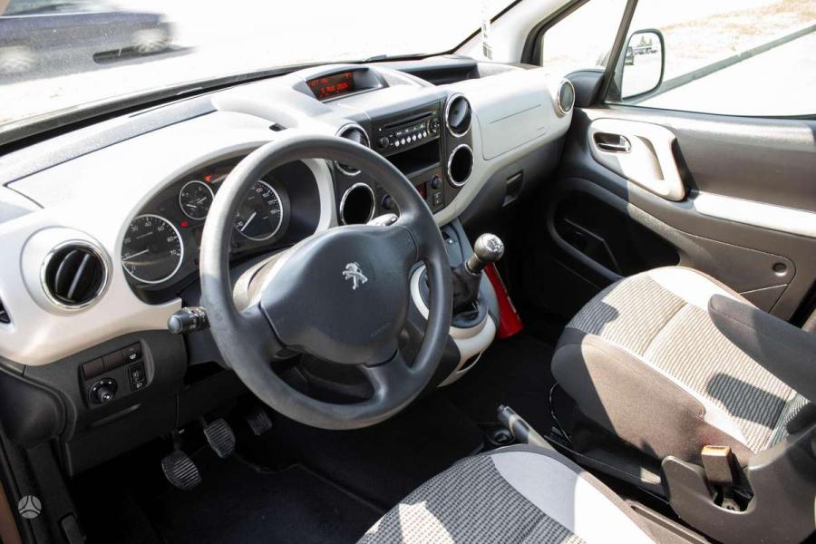 Brown Peugeot Partner 2013 in Kaunas, with an engine capacity of 1.56 L and mileage of 287 thousand km for 5200 €, photo 8 on AUTOMOTO.COM.LV