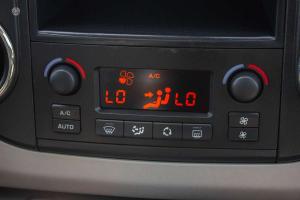 Brown Peugeot Partner 2013 in Kaunas, with an engine capacity of 1.56 L and mileage of 287 thousand km for 5200 €, photo 17 on AUTOMOTO.COM.LV
