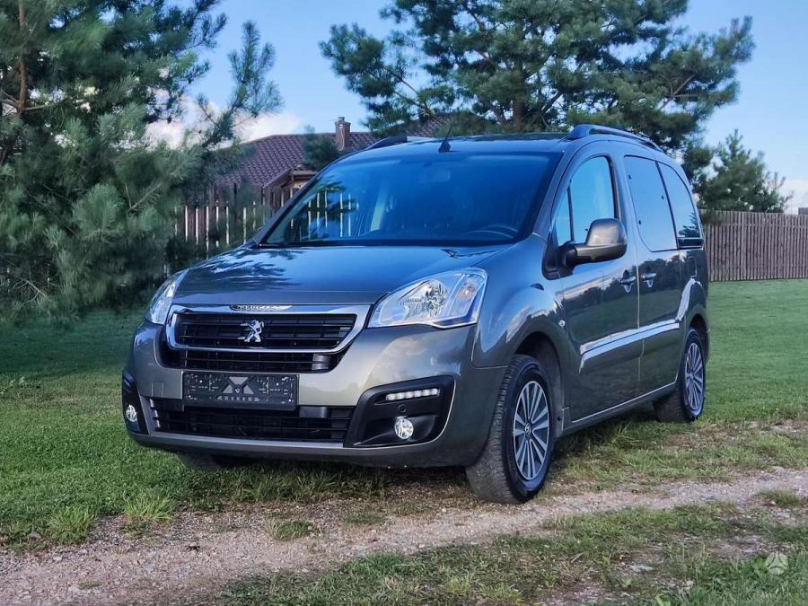 Brown Peugeot Partner 2016 in Pakruojis, with an engine capacity of 1.20 L and mileage of 175 thousand km for 5850 €, photo 1 on AUTOMOTO.COM.LV