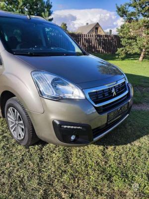 Brown Peugeot Partner 2016 in Pakruojis, with an engine capacity of 1.20 L and mileage of 175 thousand km for 5850 €, photo 3 on AUTOMOTO.COM.LV