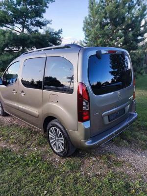 Brown Peugeot Partner 2016 in Pakruojis, with an engine capacity of 1.20 L and mileage of 175 thousand km for 5850 €, photo 6 on AUTOMOTO.COM.LV