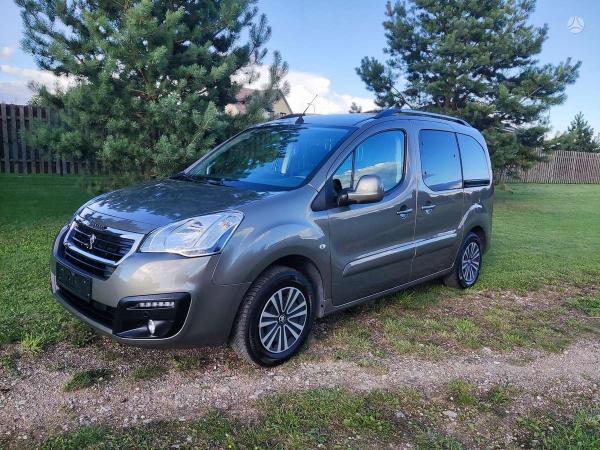 Brown Peugeot Partner 2016 in Pakruojis, with an engine capacity of 1.20 L and mileage of 175 thousand km for 5850 €, photo 7 on AUTOMOTO.COM.LV