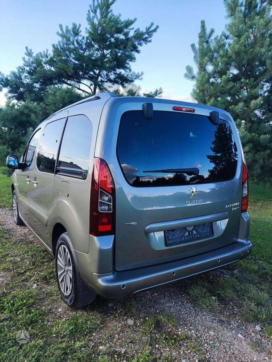Brown Peugeot Partner 2016 in Pakruojis, with an engine capacity of 1.20 L and mileage of 175 thousand km for 5850 €, photo 9 on AUTOMOTO.COM.LV