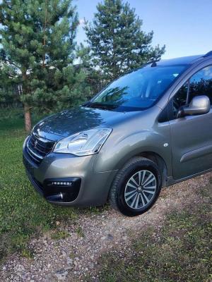 Brown Peugeot Partner 2016 in Pakruojis, with an engine capacity of 1.20 L and mileage of 175 thousand km for 5850 €, photo 16 on AUTOMOTO.COM.LV