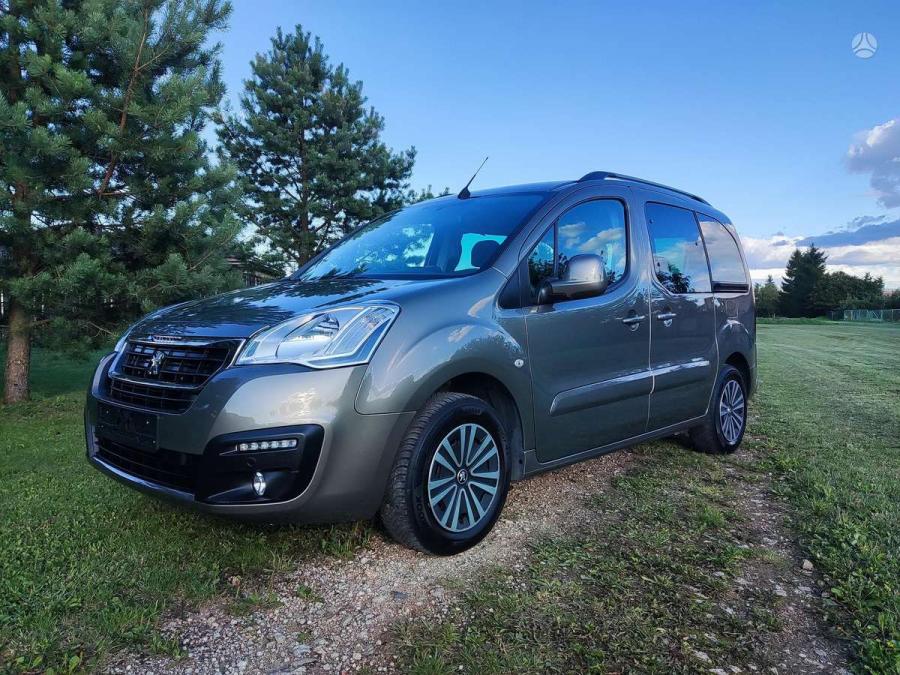 Brown Peugeot Partner 2016 in Pakruojis, with an engine capacity of 1.20 L and mileage of 175 thousand km for 5850 €, photo 18 on AUTOMOTO.COM.LV