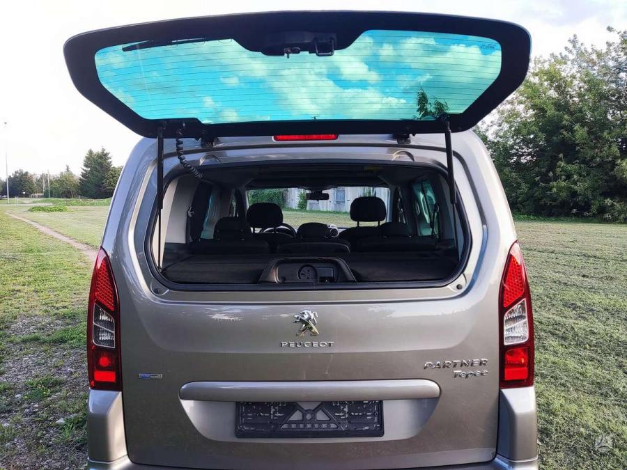 Brown Peugeot Partner 2016 in Pakruojis, with an engine capacity of 1.20 L and mileage of 175 thousand km for 5850 €, photo 20 on AUTOMOTO.COM.LV