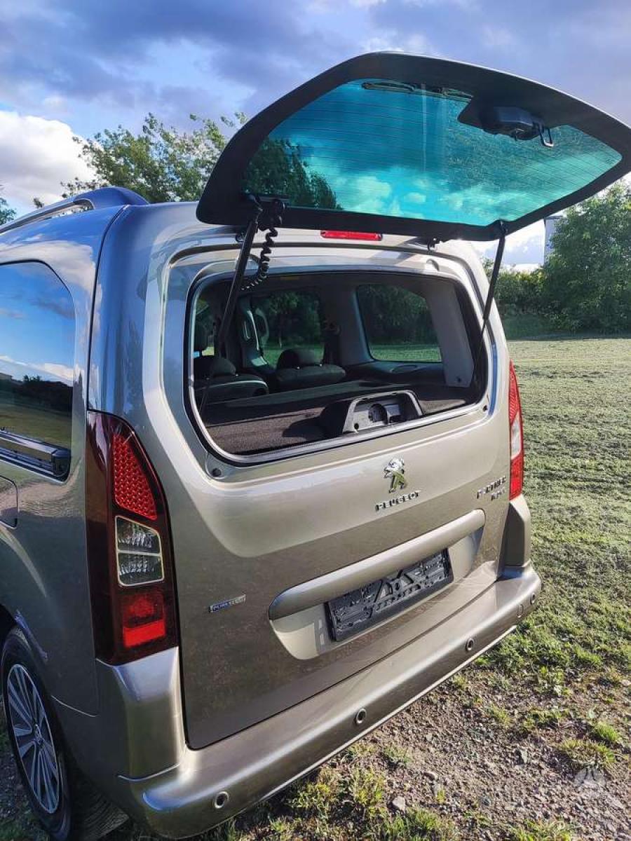 Brown Peugeot Partner 2016 in Pakruojis, with an engine capacity of 1.20 L and mileage of 175 thousand km for 5850 €, photo 21 on AUTOMOTO.COM.LV