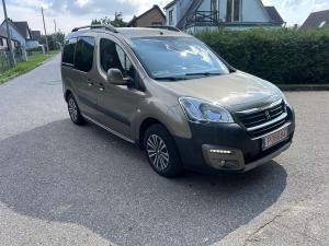 Brown Peugeot Partner 2016 in Raseiniai, with an engine capacity of 1.56 L and mileage of 274 thousand km for 5650 €, photo  on AUTOMOTO.COM.LV