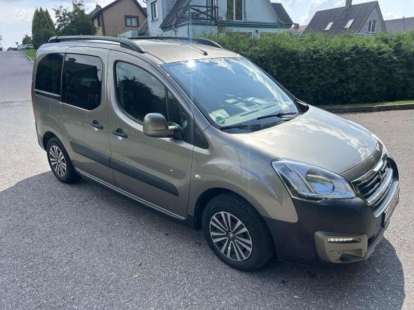 Brown Peugeot Partner 2016 in Raseiniai, with an engine capacity of 1.56 L and mileage of 274 thousand km for 5650 €, photo 5 on AUTOMOTO.COM.LV