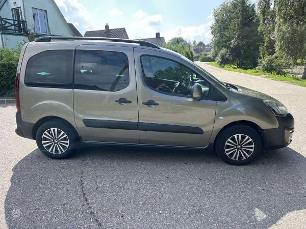 Brown Peugeot Partner 2016 in Raseiniai, with an engine capacity of 1.56 L and mileage of 274 thousand km for 5650 €, photo 6 on AUTOMOTO.COM.LV
