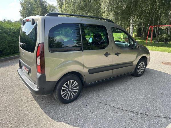 Brown Peugeot Partner 2016 in Raseiniai, with an engine capacity of 1.56 L and mileage of 274 thousand km for 5650 €, photo 7 on AUTOMOTO.COM.LV