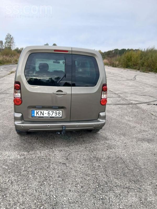 Brown Peugeot Partner 2016 in Aizkraukle, with an engine capacity of 1.60 L and mileage of 192 thousand km for 5000 €, photo 4 on AUTOMOTO.COM.LV