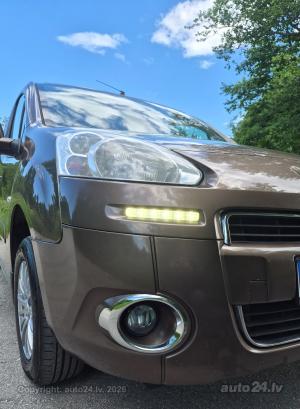 Brown Peugeot Partner 2014 in Tallinn, with an engine capacity of 1.60 L and mileage of 208 thousand km for 5390 €, photo 5 on AUTOMOTO.COM.LV