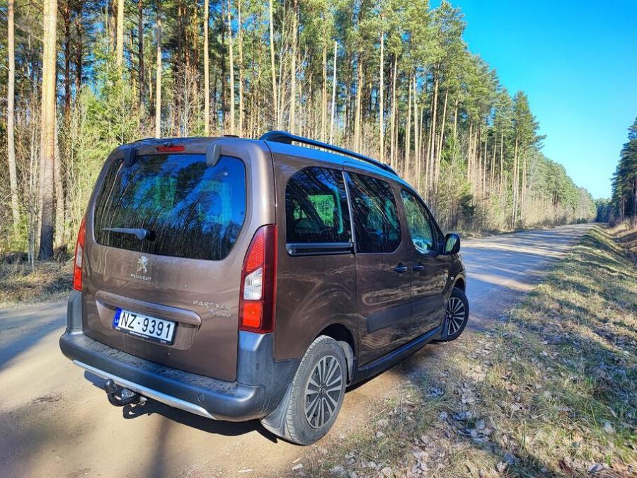 Brūns Peugeot Partner 2015 Jelgava, ar dzinēja tilpumu 1.50 L un nobraukumu 184 tūkst. km par 6950 €, foto 4 vietnē AUTOMOTO.COM.LV